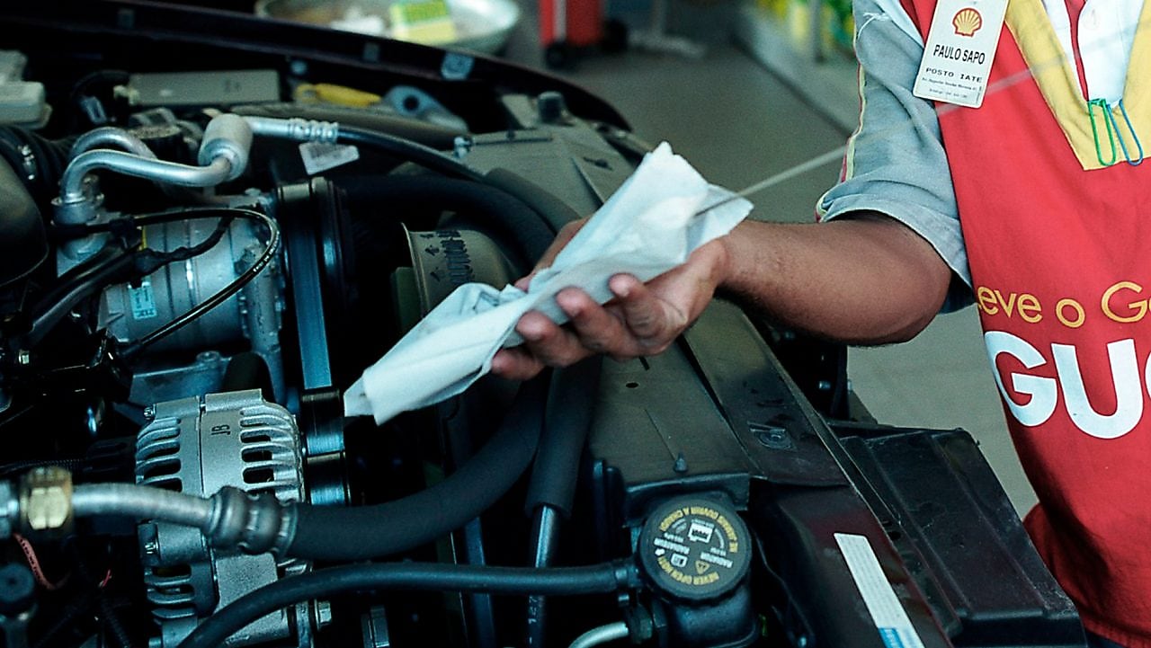 Controllare il livello dell’olio | Shell Italia